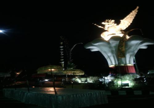 Upacara Piodalan di Pelinggih Tugu Singa Ambara Raja Tahun 2015 | Dinas ...